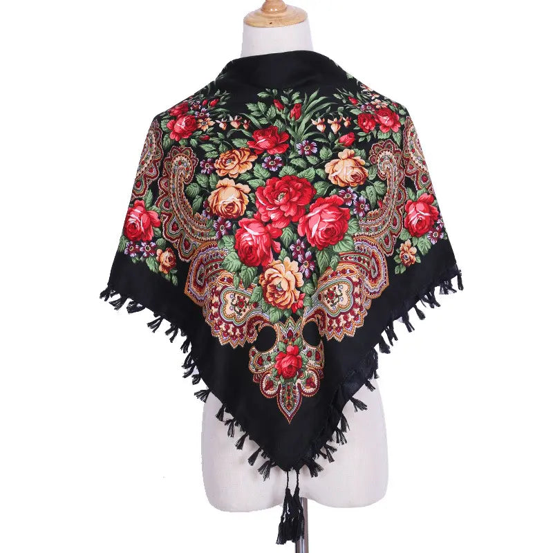 Esarfa patrata cu model traditional – Frumusete Si Stil